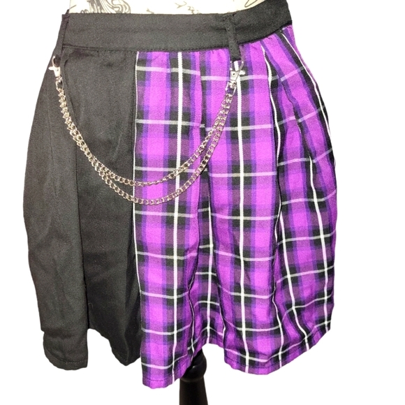 Hot Topic | Skirts | Nwt Hot Topic Purple Plaid Pleated Chain Skirt ...